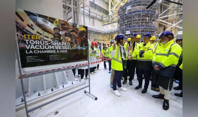 Prime Minister Shri Narendra Modi along with President of the French ...