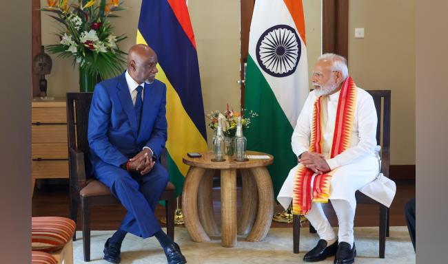 Prime Minister Shri Narendra Modi met Leader of Opposition of Mauritius, H.E. Mr. Georges Pierre ...