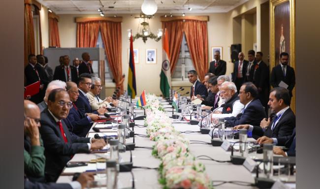 Prime Minister Shri Narendra Modi and Prime Minister of Mauritius, H.E. Dr. Navinchandra ...